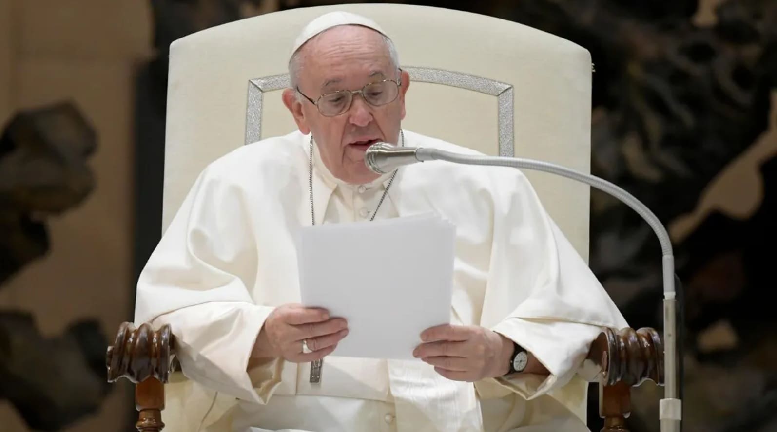 Papa Francisco nomeia primeira mulher para liderar gabinete chave do ...